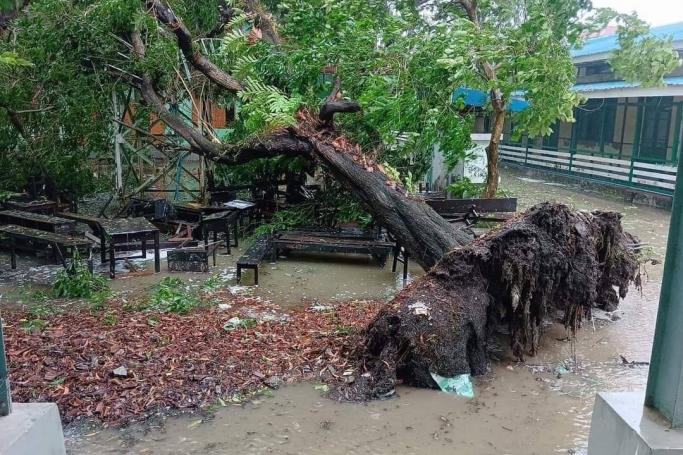 Cyclone Mocha rips off roofs, knocks down trees in Rakhine’s Sittwe ...